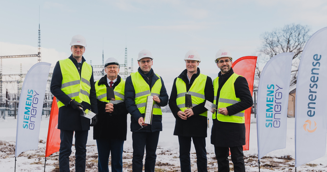 Iemūrēts pamatakmens pirmajai AST sinhronā kompensatora stacijai ...